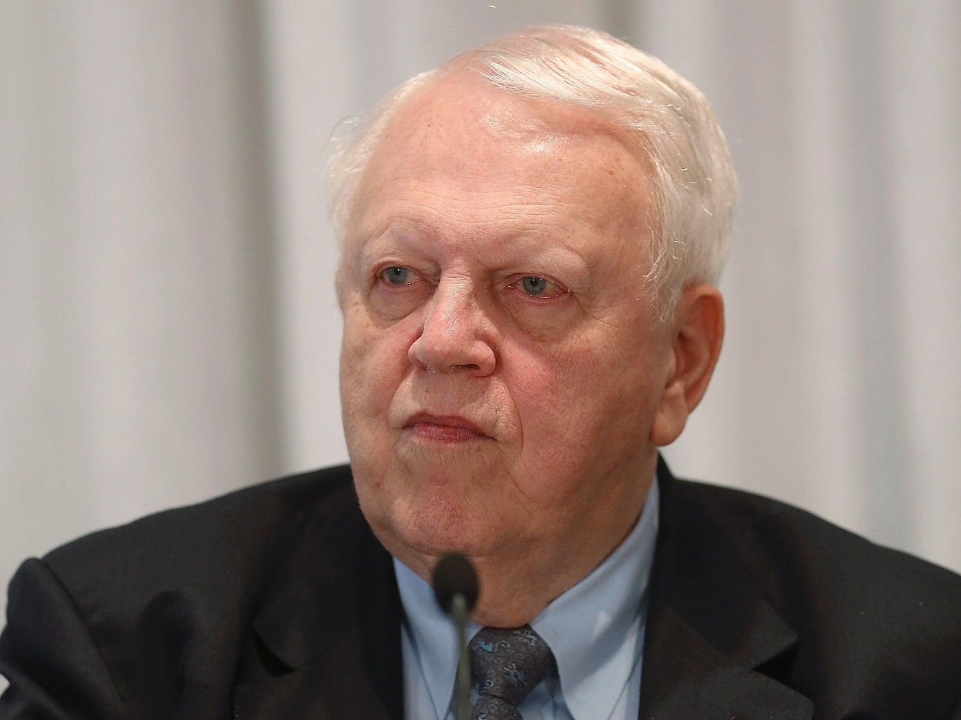 Roger Linquist, CEO of MetroPCS Communications, Inc. speaks at UBS 40th ...