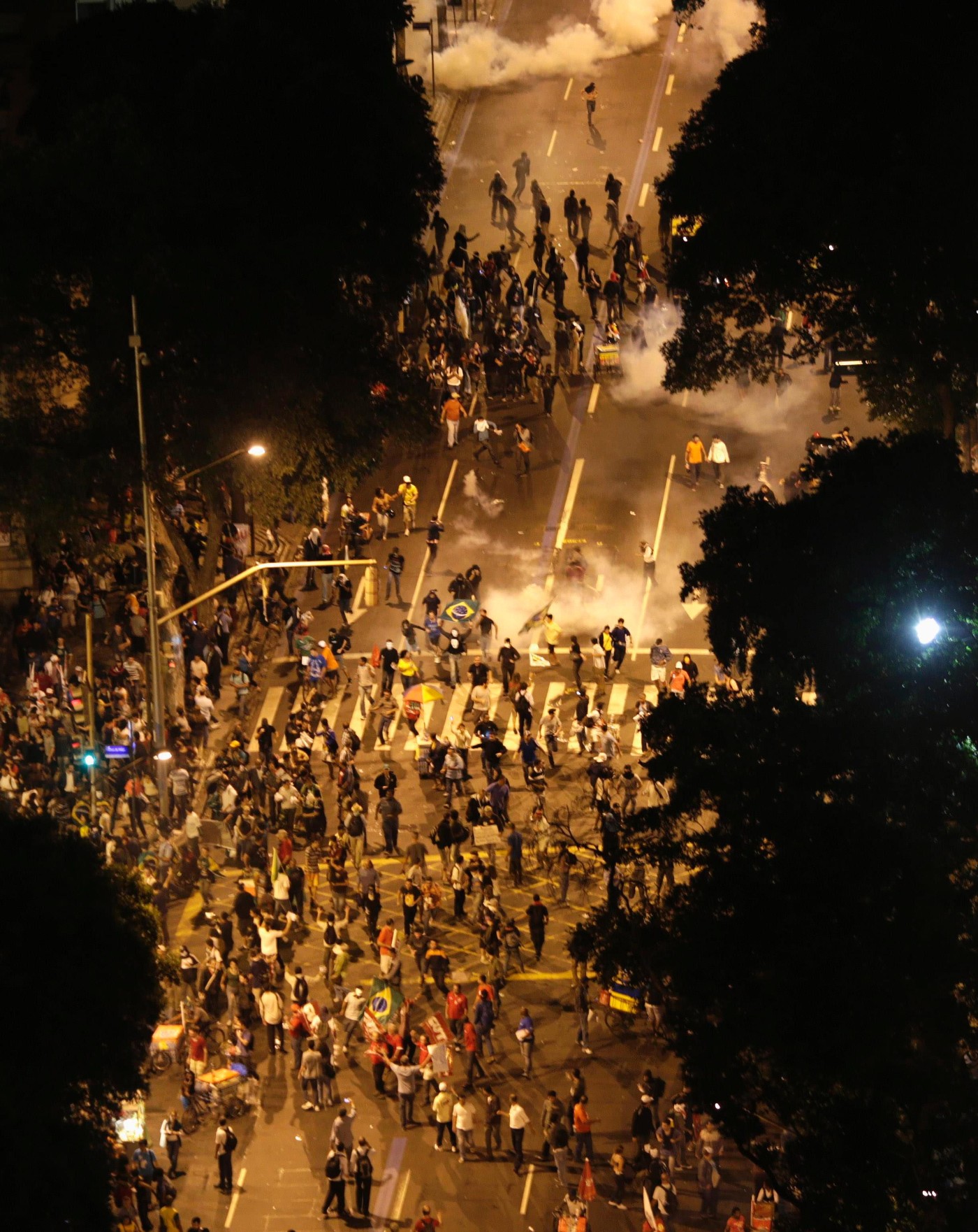 Riot police clash with demonstrators during the "National Day of ...
