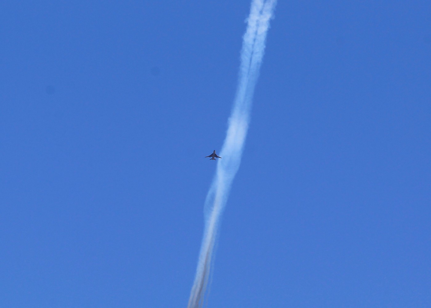 A fighter jet belonging to forces loyal to Syria's President Assad ...