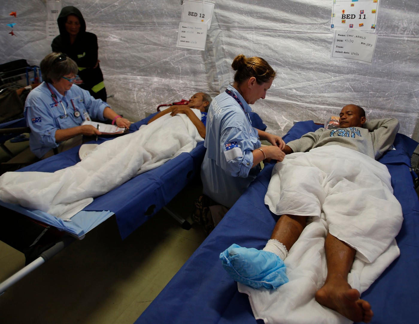Australian relief aid nurses attend to super Typhoon Haiyan survivors ...
